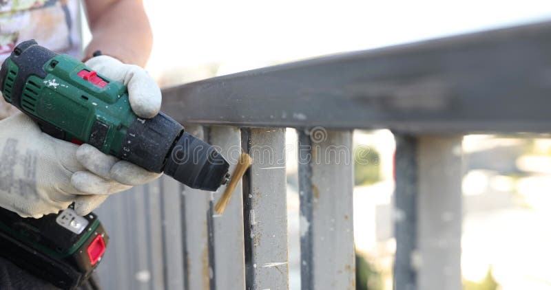 Removing Rust from Metal and Using Wire Brush on Angle Grinder Stock ...