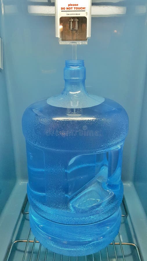 Bouteille D'eau De 5 Gallons Image stock - Image du isolement ...