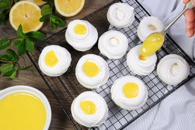 Remplissant De Kurde De Citron, Un Mini-dessert Sensible Et ...