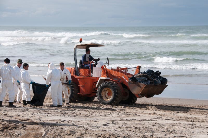 Rena Oil Spill Clean Up Workers Editorial Image - Image of plenty ...