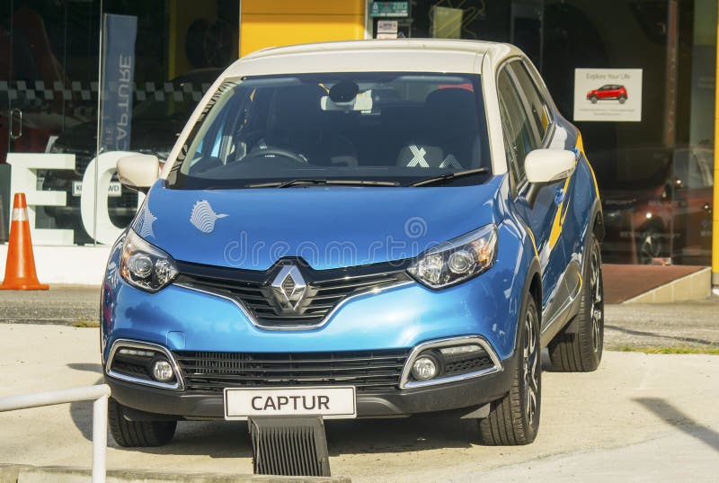 Renault Captur Subcompact Crossover Azul Imagen de archivo editorial ...