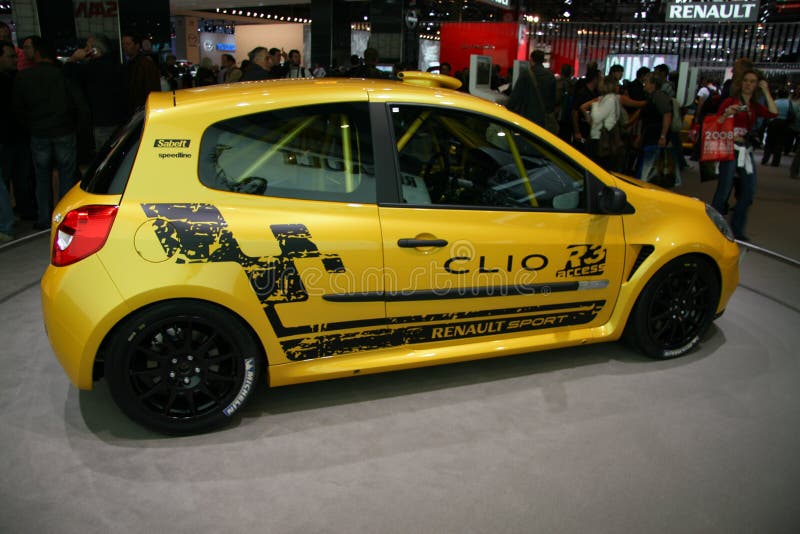 RENAULT CLIO R3 editorial image. Image of metal, modern - 6678065