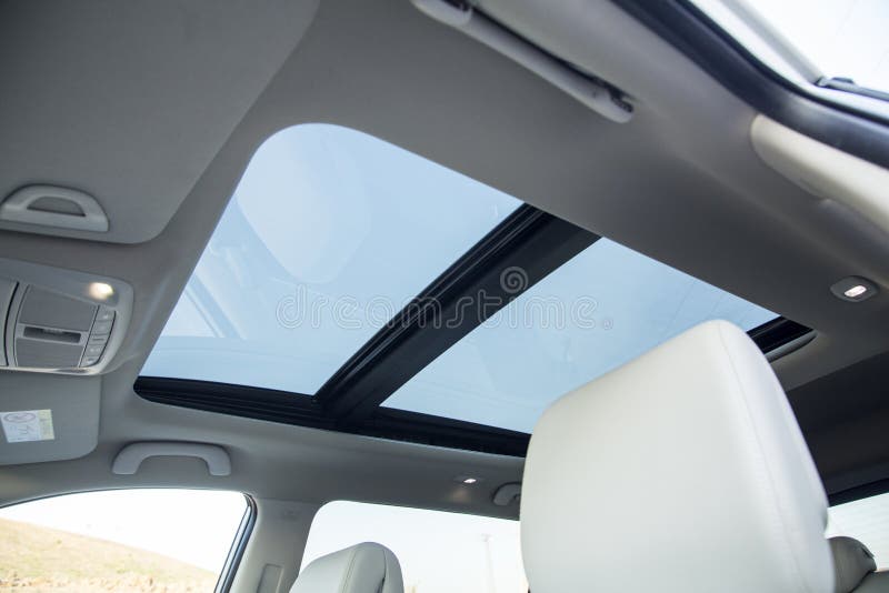 Renault Koleos editorial photography. Image of nature - 207110647