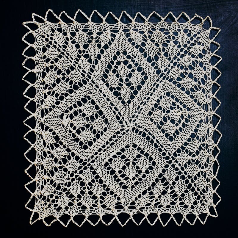 Renda Branca De Malha Em Fundo Preto Foto de Stock - Imagem de tricô ...