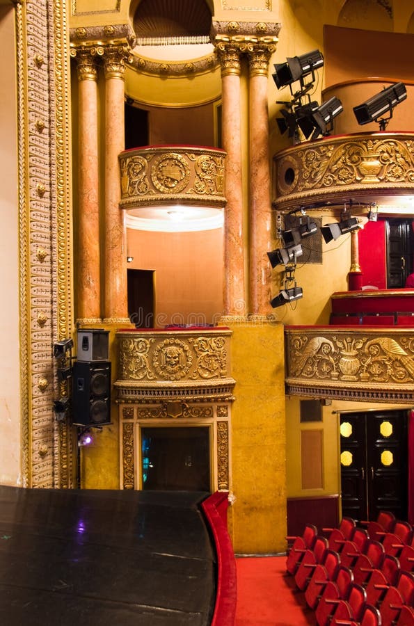 Rendement De Hall De Balcon Image stock - Image du musical, salle: 7986961