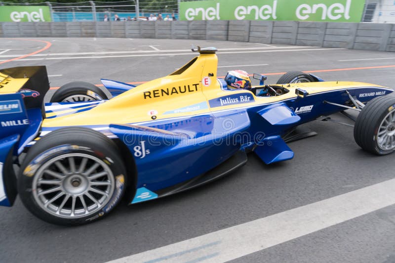 Rennwagen Renault Formulas E Auf Rennbahn Redaktionelles Foto - Bild ...