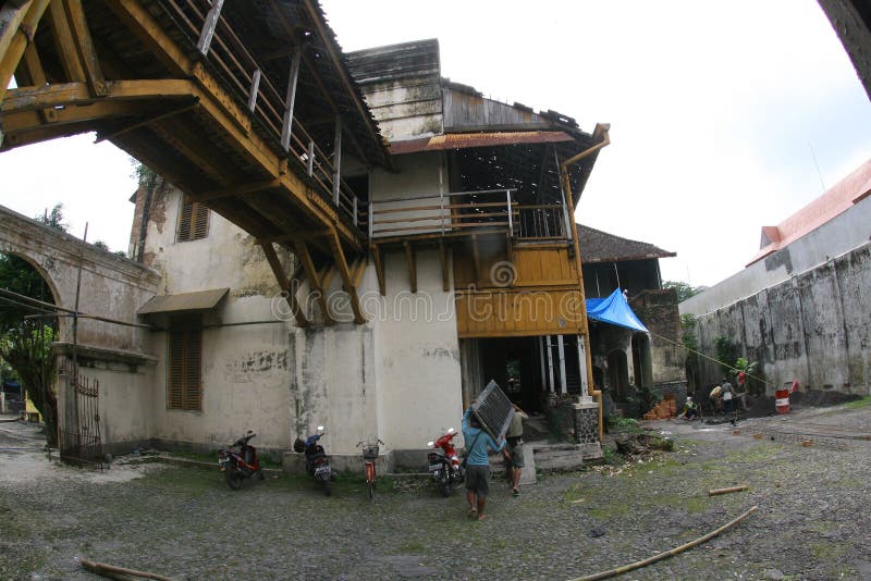 Renovating Heritage Building Editorial Image - Image of vehicle, solo ...