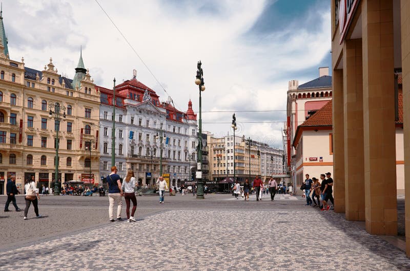Calles De Praga En La Noche Imagen editorial - Imagen de imagen ...