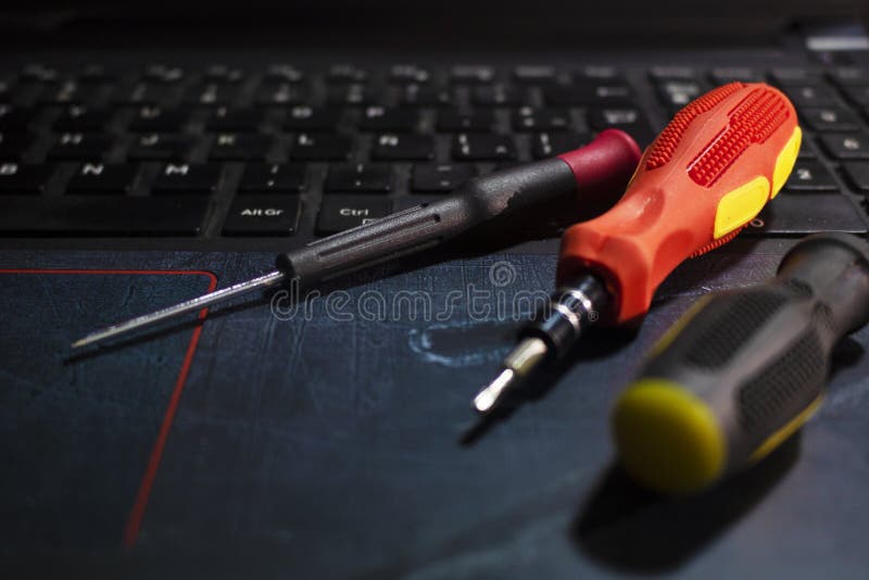 Laptop and Computer Technical Service with Tools Technician Service at ...