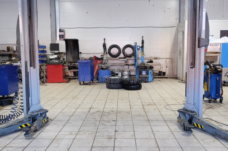 Car repair garage stock photo. Image of lifting, garage - 33975658