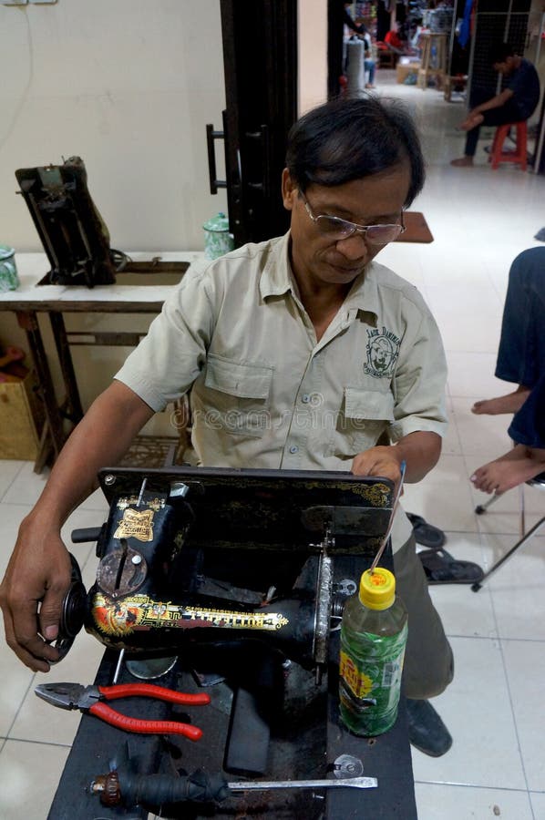 Repair sewing machine editorial stock image. Image of machine - 48663849