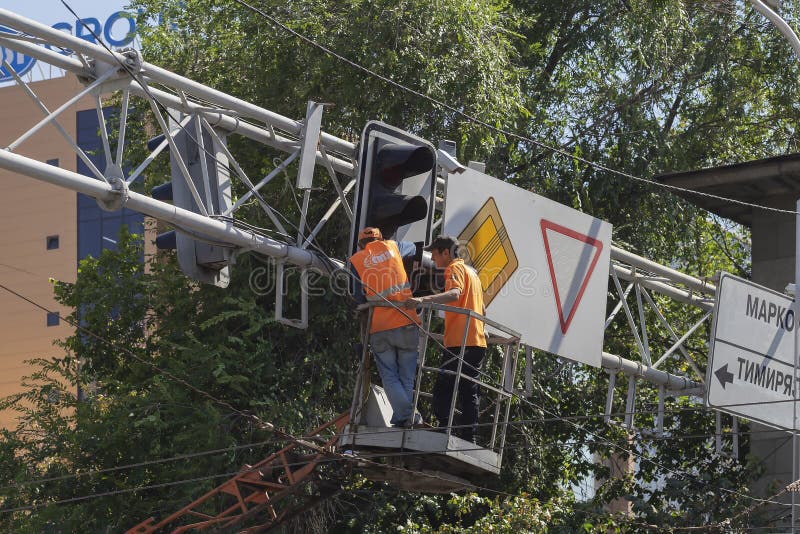 Repair of a Traffic Light at an Intersection Editorial Stock Photo ...