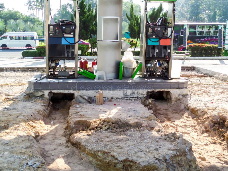 Maintenance of Underground Pipeline Workers Editorial Photography ...