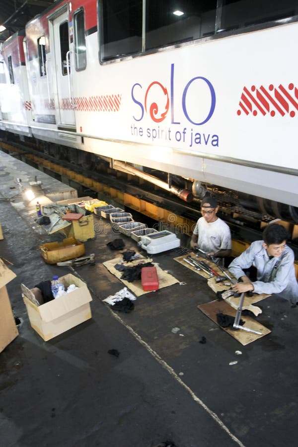 Mechanic by old train editorial photography. Image of mechanic - 34455742