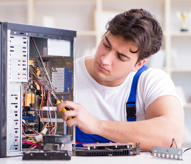 Reparador De Computador Reparando Computador Desktop Imagem de Stock ...