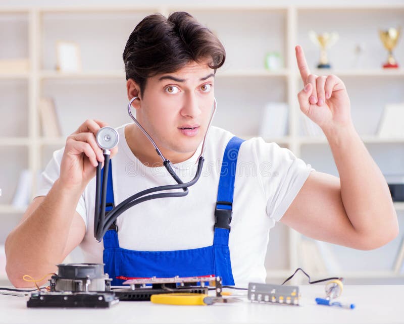 Reparador De Computadoras Reparando Computadora De Escritorio Imagen de ...