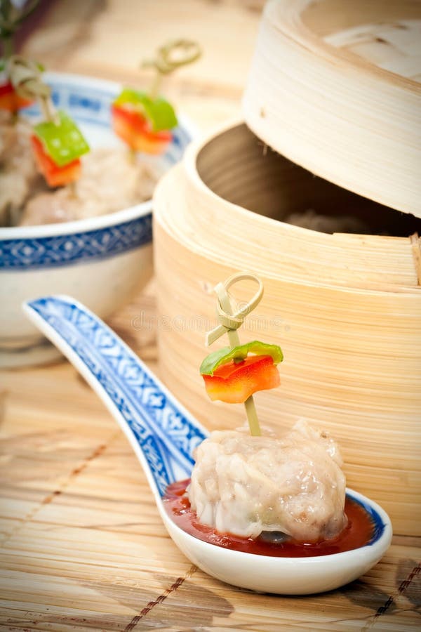 Repas De Chinois Traditionnel Photo stock - Image du steamed, bouche ...