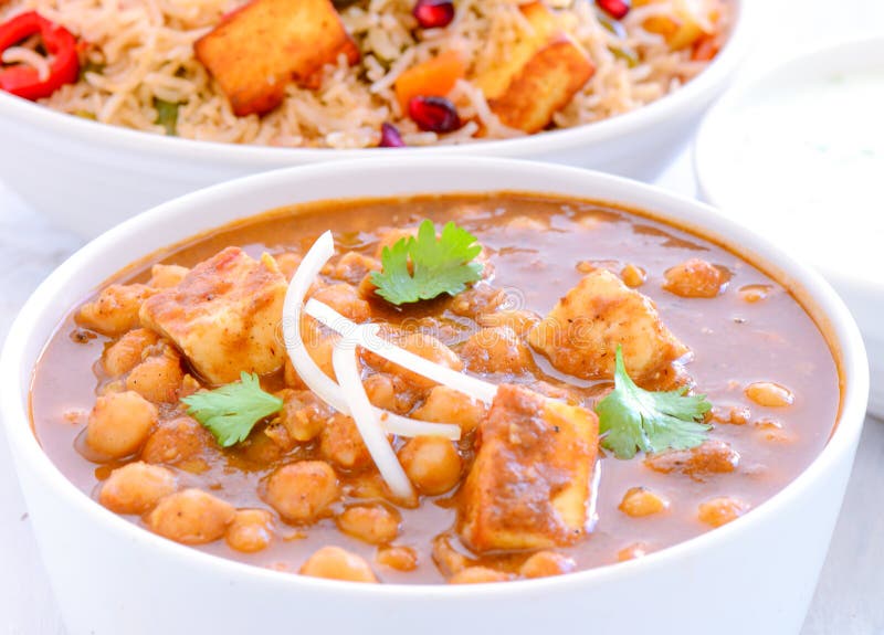 Repas Indien - Chole Paneer Et Pilaf Image stock - Image du brun ...