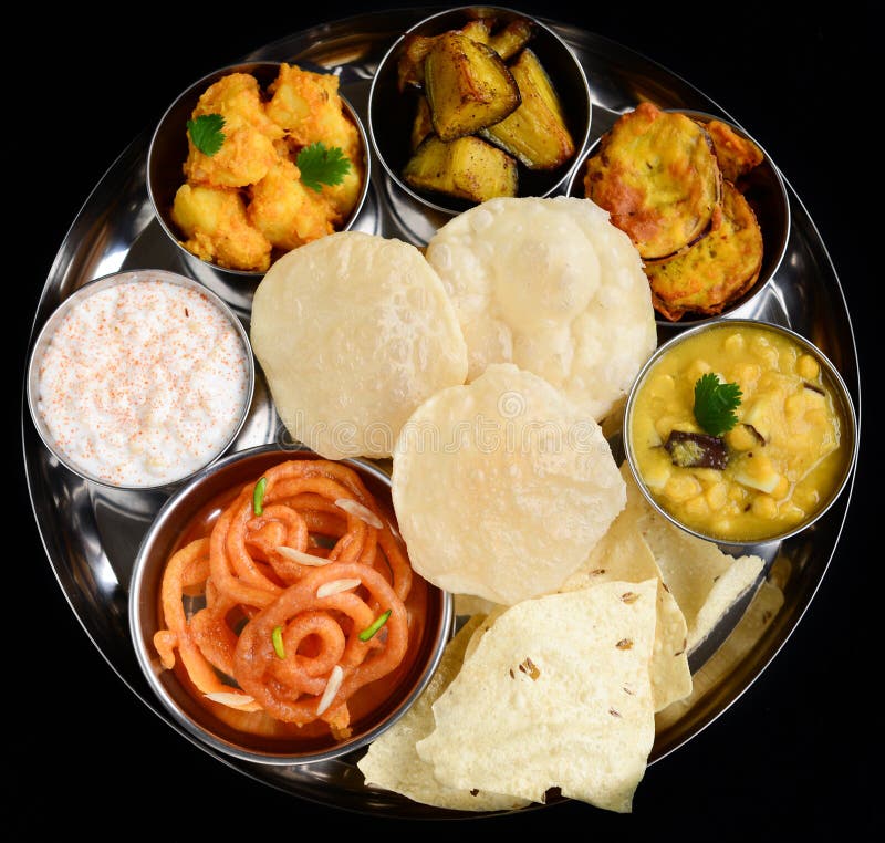 Le Repas Bengali Traditionnel De Thali a Servi Dans Le Plat De ...