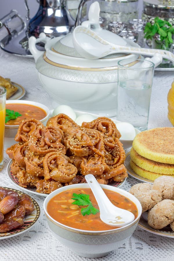 Repas De Ramadan : Ond De Palmier Dattier Le Pain Image stock - Image ...