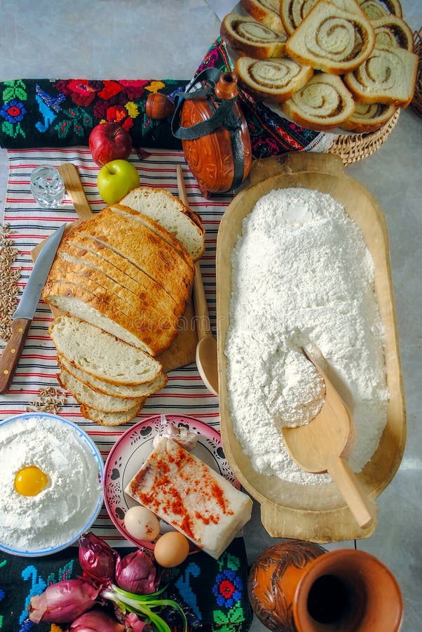 Repas roumain traditionnel image stock. Image du mangez - 19319181