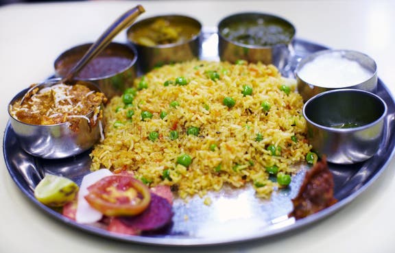 Repas typique indien Thali image stock. Image du pois - 18052857