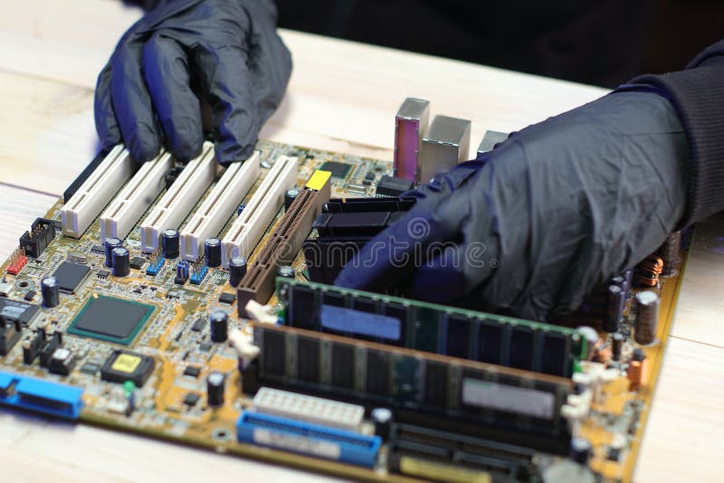 Replacement of the Chipset Cooling System from the Computer Motherboard ...