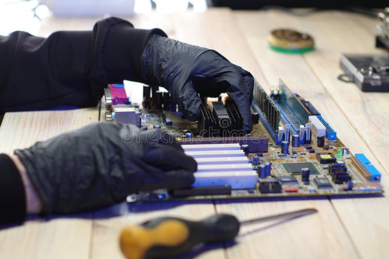 Replacement of the Chipset Cooling System from the Computer Motherboard ...