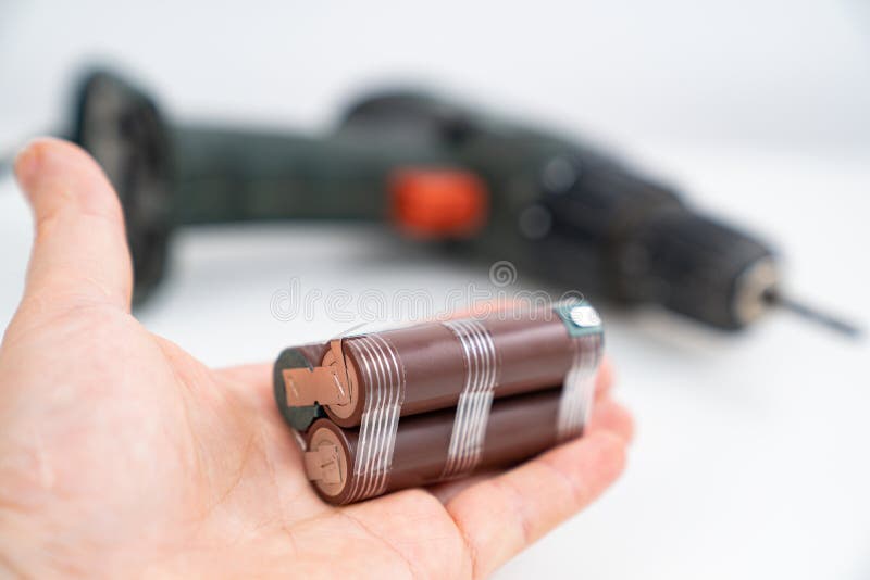 Replacing Battery Pack in Screwdriver with New Ones. Battery Assembly ...