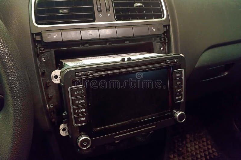 Replacing the Multimedia Head Unit in the Car for Repair. Improvement ...