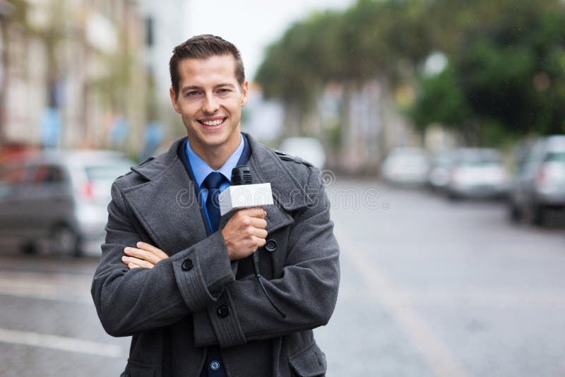 Reportero De Las Noticias Al Aire Libre Imagen de archivo - Imagen de ...