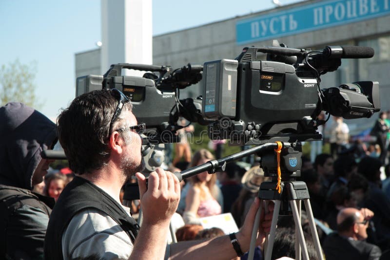 Reporteros foto editorial. Imagen de gente, prensa, periodismo - 25007231