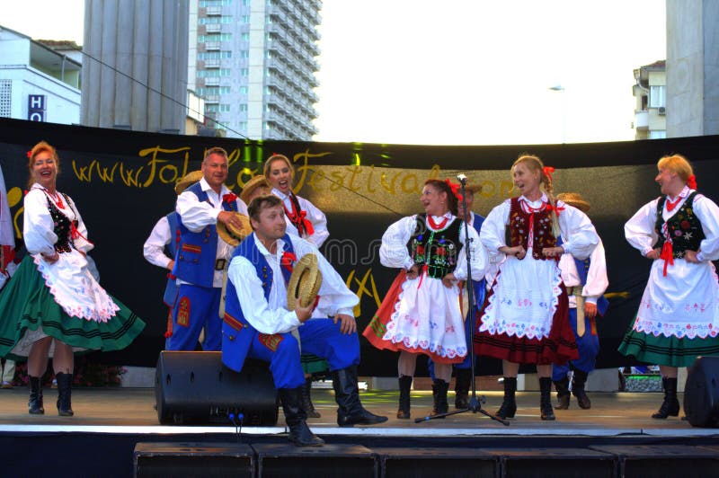 Représentation Slovaque D'étape De Danseurs De Folklore Photo éditorial ...