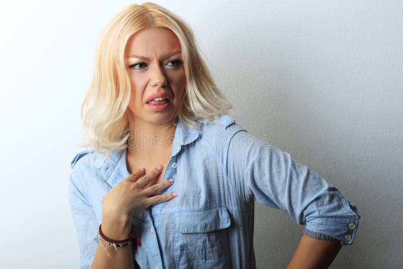 Mujer Con Una Expresión Del Repugnancia Foto de archivo - Imagen de ...