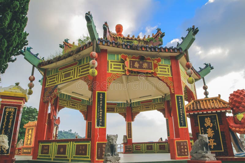 14 Sept 2013 Repulse Bay Beach, China Beachfront Skyline Editorial ...