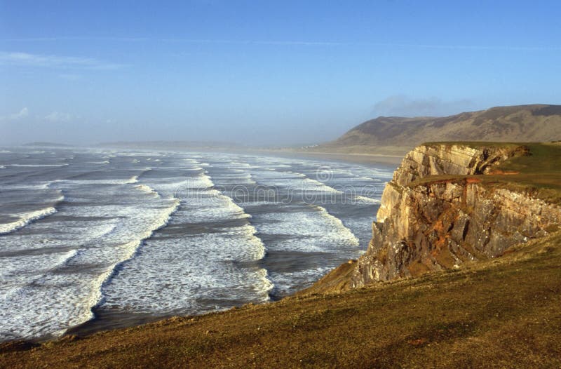 Resaca En La Playa De Rhossili Foto de archivo - Imagen de gales ...
