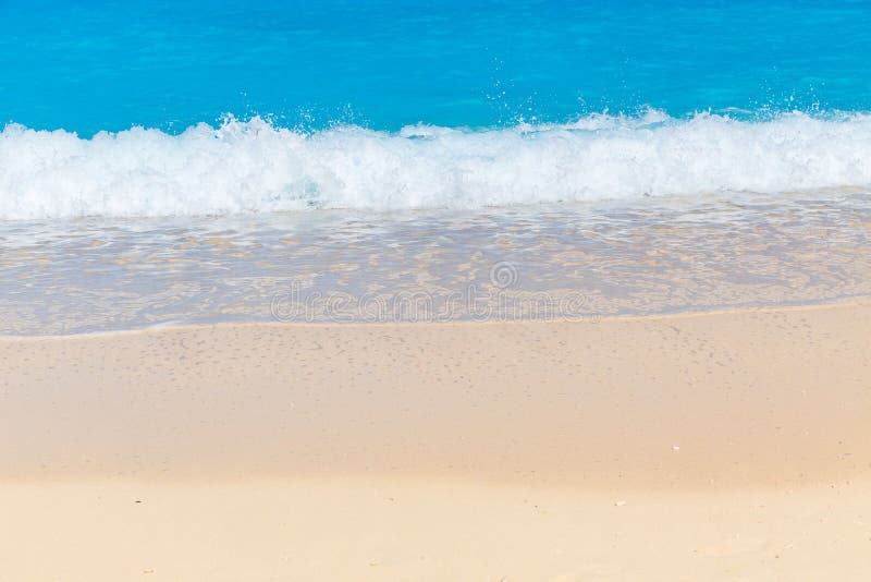 Resaca marina en la playa foto de archivo. Imagen de litoral - 85757390