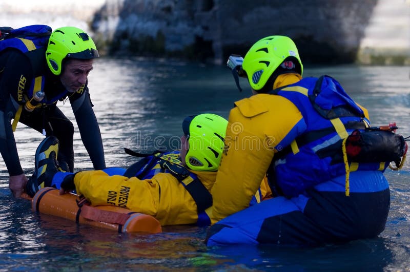Diver rescue stock image. Image of revive, female, medical - 29977997