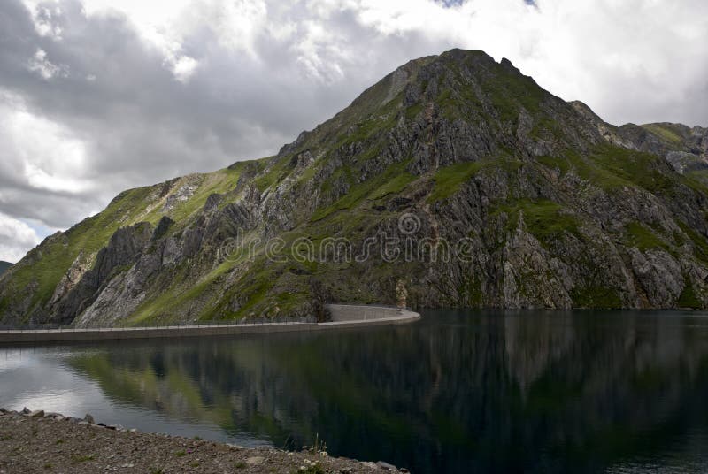 Reservoir, Aneto, Spain stock image. Image of cliff, european - 28936347