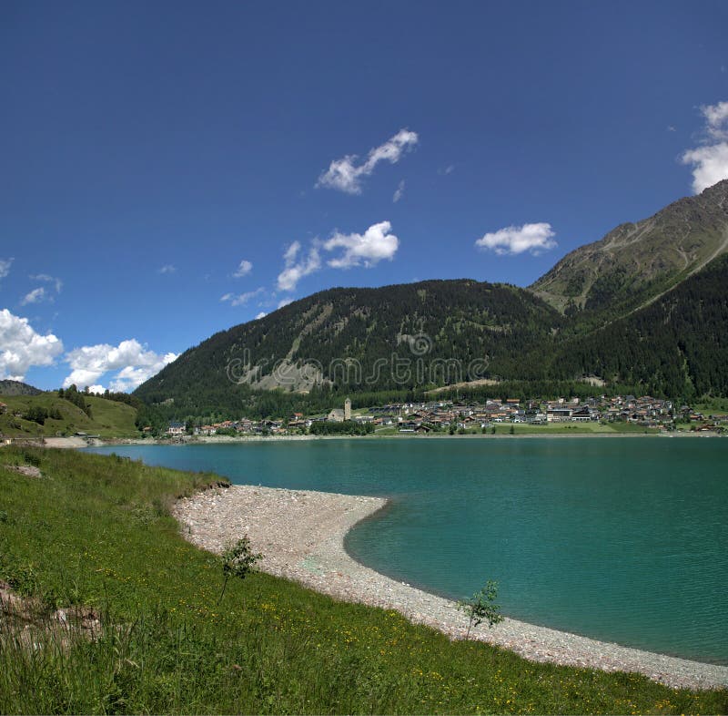 Lac Resia image stock. Image du horizontal, idyllique - 29156615