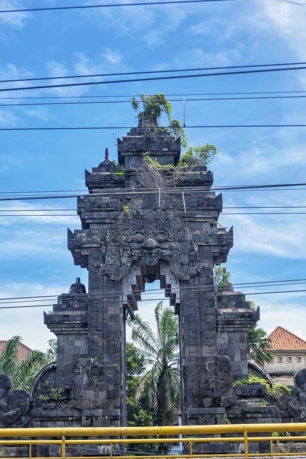 A Residential Gate in Indonesia that is Shaped Like an Ancient Temple ...