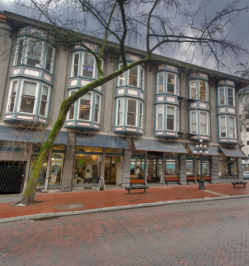 Residential Historic Building with Sleeping Tree in Front Editorial ...