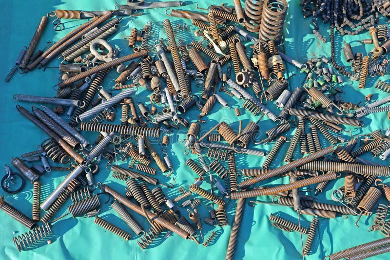 Muelles helicoidales foto de archivo. Imagen de ingeniería - 3103174