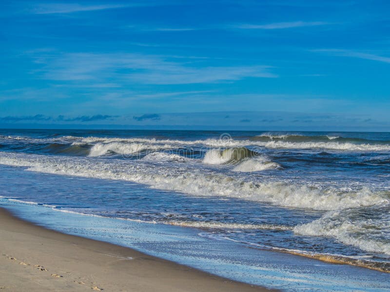 Ressac D'océan à La Plage Sablonneuse Photo stock - Image du ...