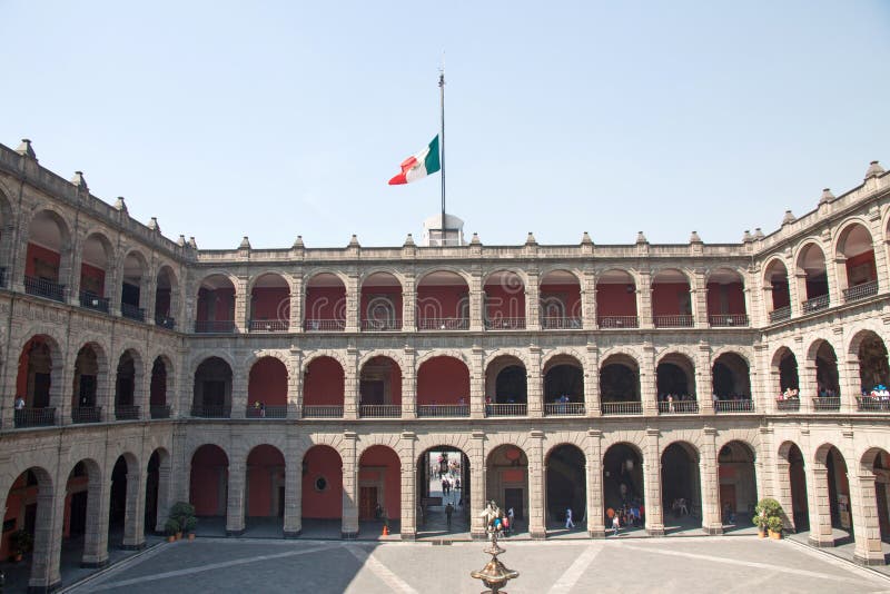 Ressortissant De Palacio, Mexico Photo stock - Image du fontaine ...