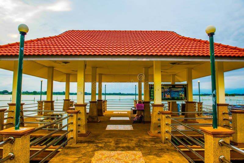 Rest house in the lake editorial photography. Image of beautiful ...