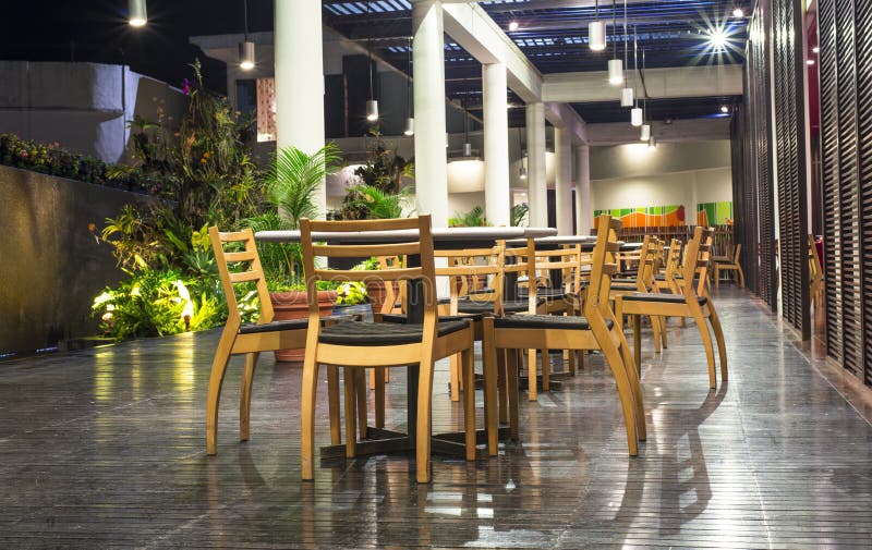 Restaurang fotografering för bildbyråer. Bild av trä - 30915935