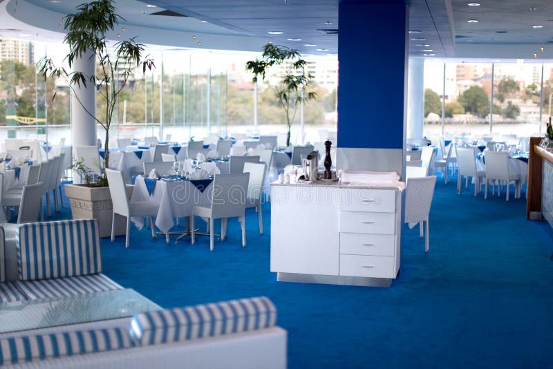 Restaurant bleu et blanc photo stock. Image of configuration - 21095272
