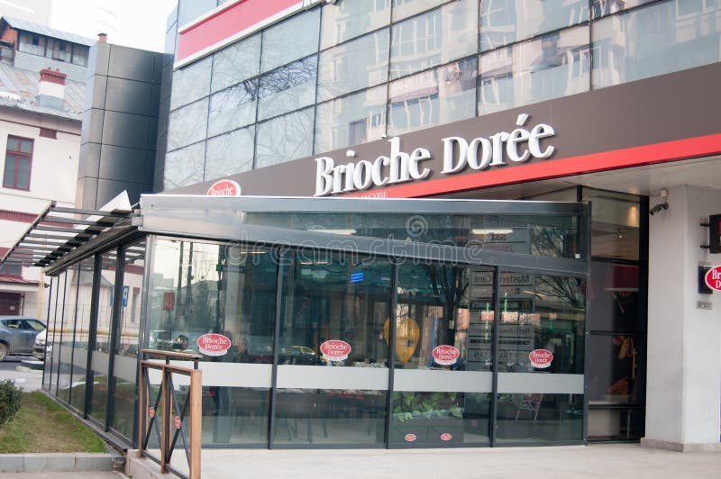 Logo De La Marque Brioche Doree Et Panneau Texte Devant La Façade ...