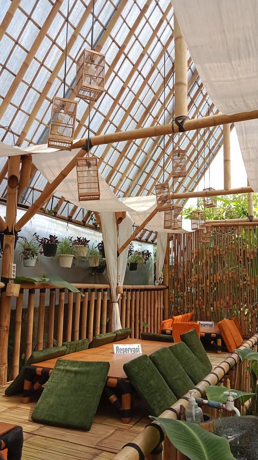 A Restaurant with a Natural Feel and Environmentally Friendly Stock ...